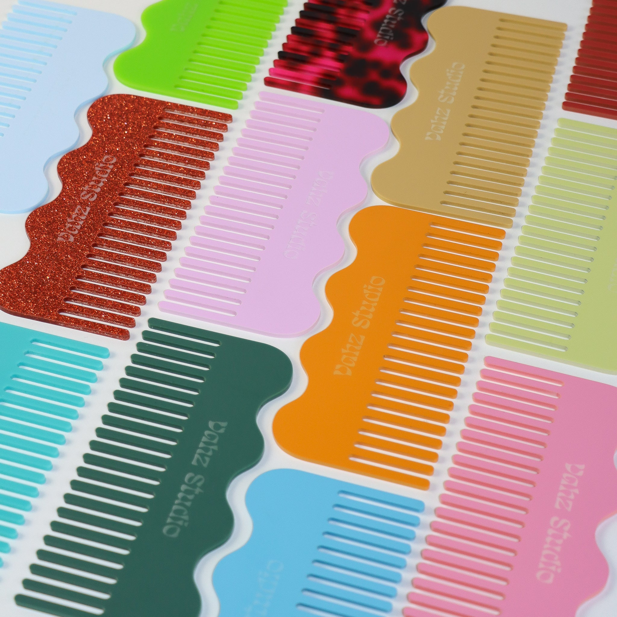 Large Wavy Comb, Dolphin Blue – Vahz Studio